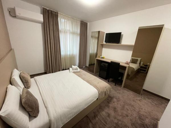 Hotel Rivoli - Cernica