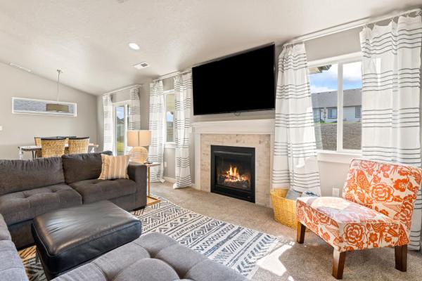 Brand New Valley View Caldwell Home - Lake Lowell, ID
