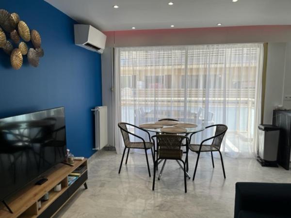 Emplacement De Premier Ordre En Bas Des Plages Et Des Commerces - Juan-les-Pins