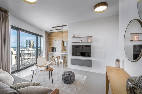 High End & Design With Balcony By Feelhome - Tel Aviv