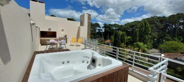 Espectacular Penthouse Con Terraza Parrillero Y Jacuzzi Propio, Premiado Por Award Tercer Año Consecutivo -Edificio Jardins Del Est San Rafael- - Uruguay