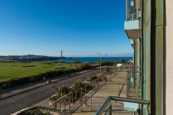 22 Zinc - Fistral Beach