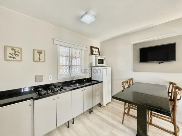 028 - Residencial Com Piscina E Jacuzzi Em Bombas - Bombinhas
