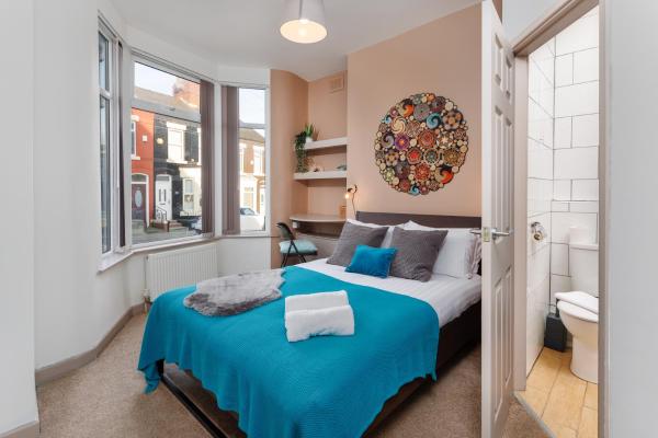 Hornsey House - Air Host & Stay - 5 Bedrooms Sleeps 10 - Liverpool, UK