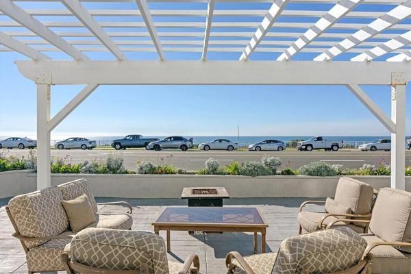 Ocean Views, Across The Street From Beach, Private Patio - Carlsbad, CA