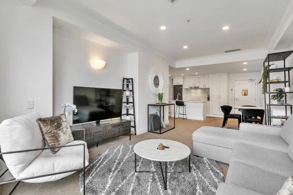 Corporates Delight + Roof Top Pool! -