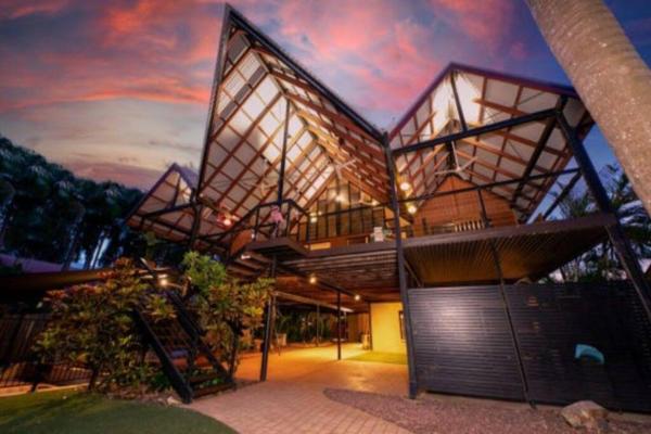 Zenlux: 3-story Corporate Golf Retreat + Pool/bbq - Darwin