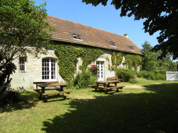 Spacious Holiday Home Near Omaha Beach - Calvados