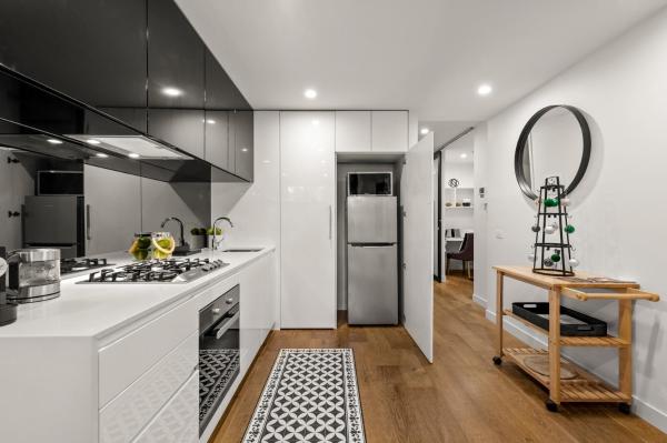 Staycentral - Hawthorn East - Study, 2 Car Spaces - Box Hill