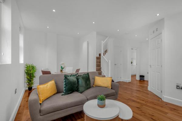 Mysquare Vibrant And Sleek 2 Bed Apartment In Artillery Lane - London, UK