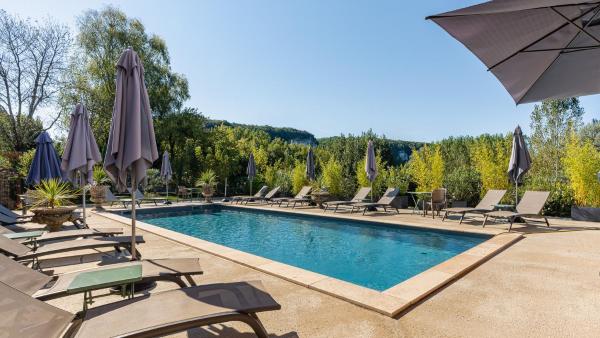 Hostellerie Du Passeur - Hôtel & Restaurant - Climatisation Et Piscine Chauffée - Le Bugue