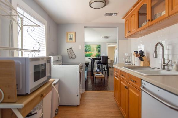 Cozy 2 Bedroom Home Minutes From Beach & Bars - Little Talbot, Jacksonville