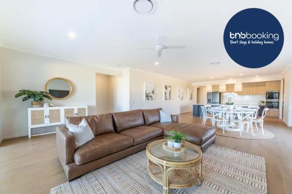 Capri Waterfront Resort-like 5br W\/ Pool - Broadbeach