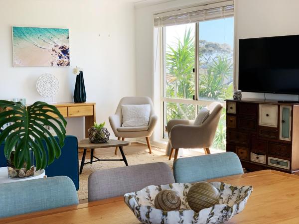 Cheerful/family Friendly Home With Water Views - Wollongong