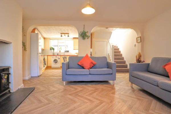 4 Bed Home 3 Mins From Harbour + Sandy Beach - Folkestone