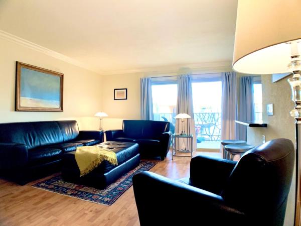 Central Palm Springs One Bedroom With Balcony & Pool - Palm Springs, CA