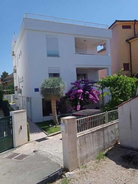 Apartments With Parking Space Pirovac, Sibenik - 15320 - Tisno