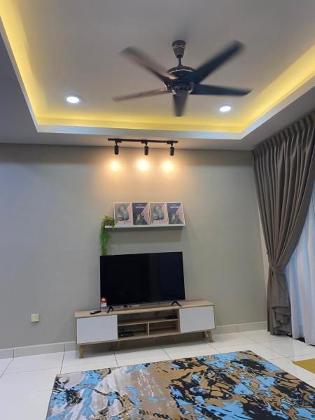 Ana Homestay Bp Free Netflix, Wifi, Mountain View, Playground, 5 Car Park & Guard Near To Uthm, Kpj, Ipg, Kptm, Kktm, Adtec And Bp City By Host Hani Hamizan - Batu Pahat