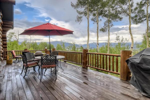 Platinum Mountain Home Getaway, Private Hot Tub, Nearby Outdoor Activities! Home - Frisco, CO