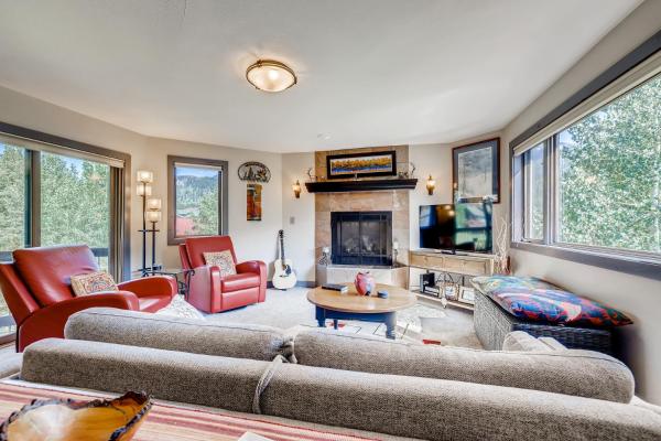 Platinum Frost Fire, Hot Tub Access, Sleeps 4, Keystone Family Fun Basecamp Condo - Keystone, CO