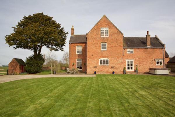 Dunnimere Farm Stay With Hot Tub - Up To 20 - Tamworth Castle
