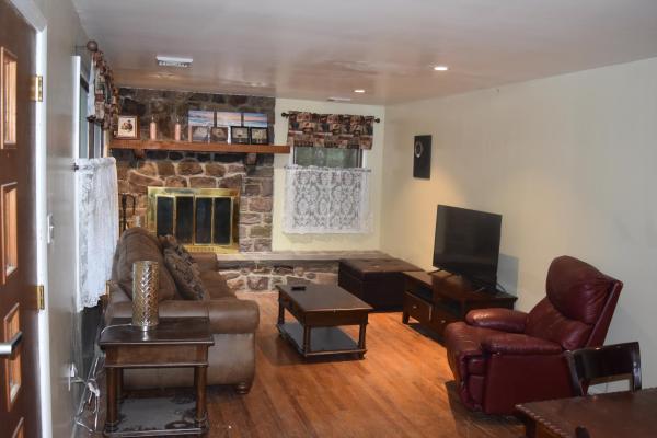 5 Bdr Cabin Game Rm Large Deck Fireplace Firetable - Split Rock Resort, Lake Harmony
