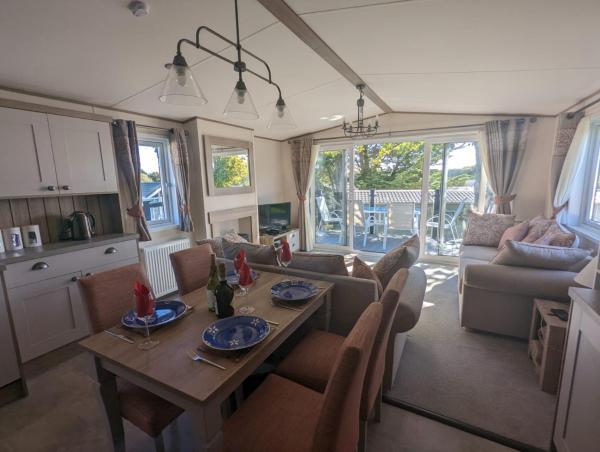Stunning Luxury Caravan On Edge Of New Forest On Shorefield Country Park Entertainment And Leisure Passes Included - New Milton