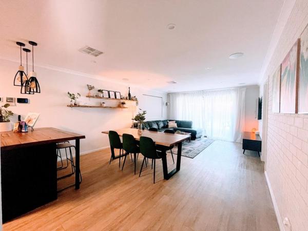 Luxe Family Retreat! Pool, Sauna, Playground, Netflix, Disney Plus - Geraldton