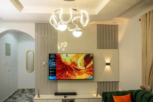 Live By The Water 2-bed-apt With Fast Wi-fi And Secured - Nigeria