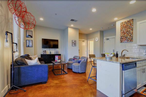 Music Row Luxury Suites - Two King Bedrooms - Private Garage & Ensuite Baths - Tennessee
