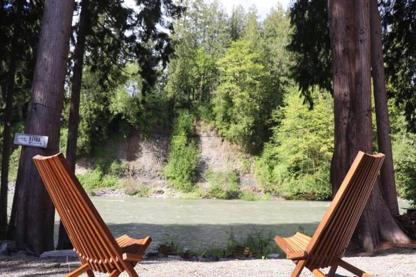 Riverfront W Cedar Hottub, Sauna, Movie Theatre - Lake Stevens, WA