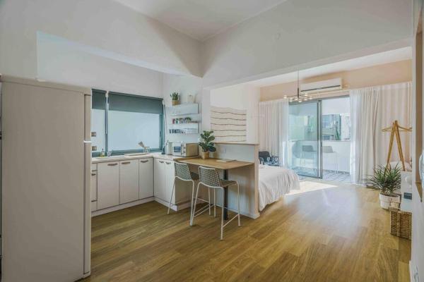 A Designed Loft By The Sea With A Balcony - Tel Aviv