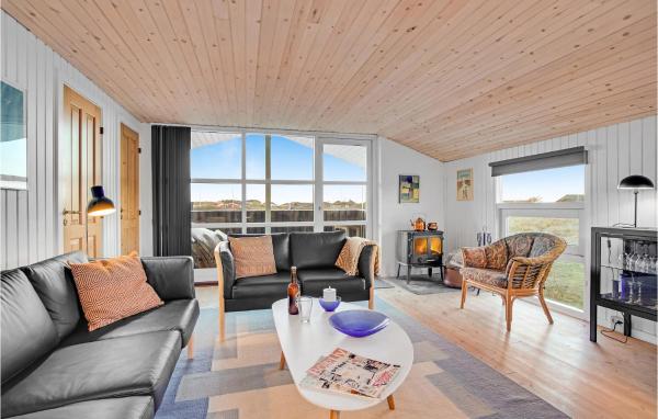 3 Bedroom Beautiful Home In Hjørring - 덴마크