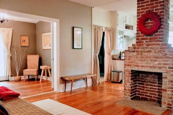 Historic 2-bedroom Cloverdale Cottage - Montgomery, AL