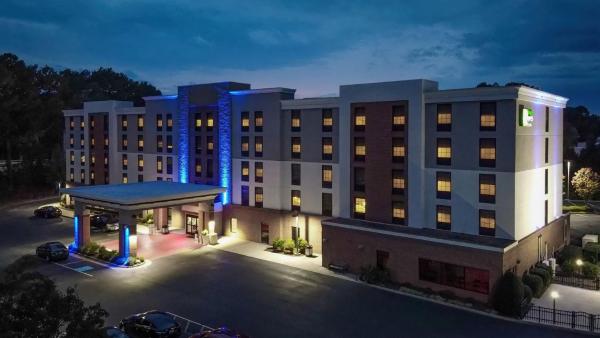 Holiday Inn Express & Suites Newport News By Ihg - Smithfield, VA