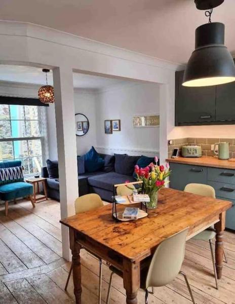 Mermaid Cottage Teignmouth By The Beach Sleeps 7 - Teignmouth
