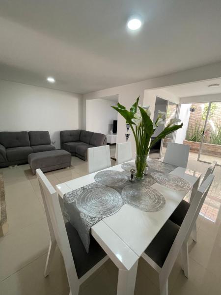 Casa Completa Con Aire Acondicionado, Calentador De Agua & Garaje Privado - Palmira