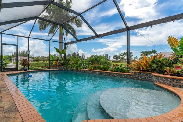 Gulf Access Sleeps 8 - Villa Tropicana - Roelens Vacations - Burnt Store Marina