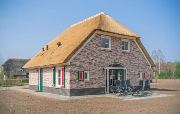 4 Bedroom Gorgeous Home In Den Ham - Vriezenveen