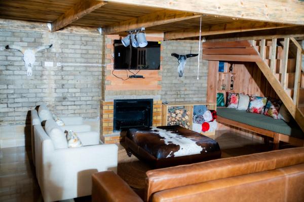 Rustic Luxury Farm Cabin Located In Hwedza - 2031 - Zimbabwe