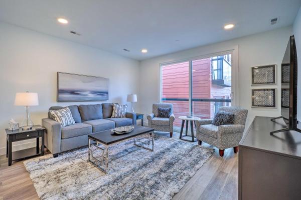 Downtown Traverse City Condo Less Than Half Mi To Beach! - Traverse City, MI