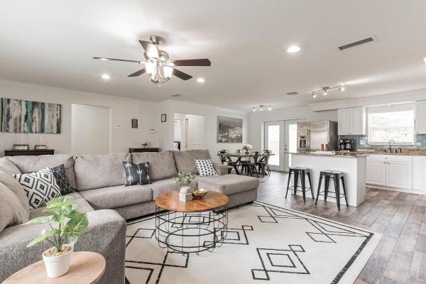 Spacious 3 Bedroom House 15 Mins From Clearwater Beach! - Clearwater, FL
