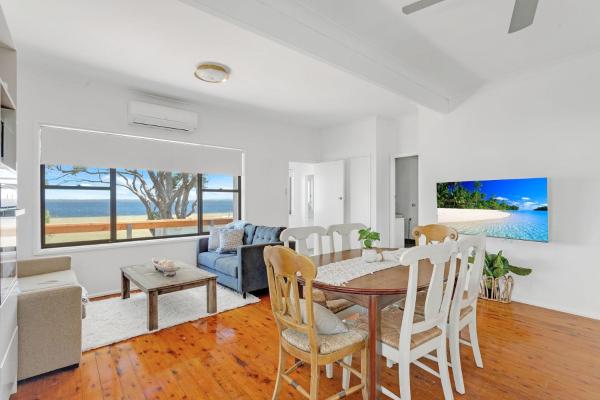 Waterfront Fishermans Cottage - ジェービス湾