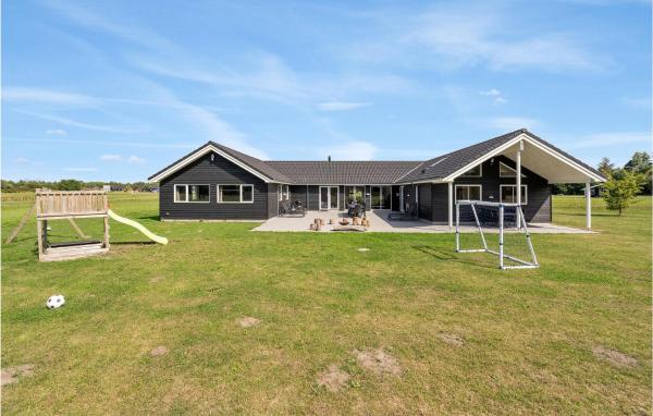 Amazing Home In Væggerløse With Sauna - Denmark