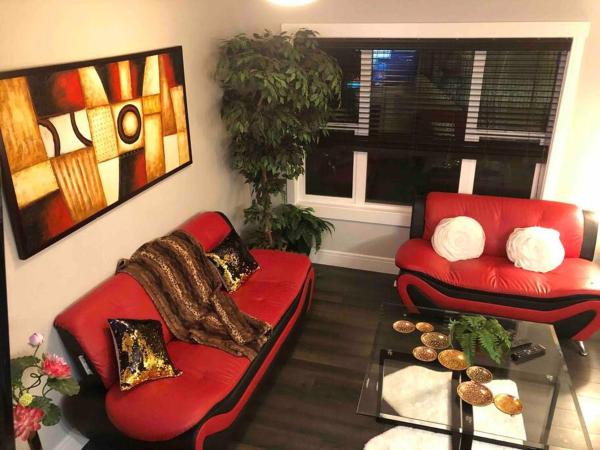 Cheerful And Beautiful 3 Bedroom Home Close Lake - Edmonton, Canada