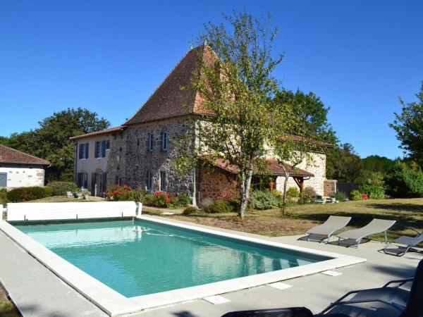 Gîte Familial 10 Pers. Avec Piscine, Jardin Clos Et éQuipements Pour Handicap, à Esse. - Fr-1-653-111 - Lessac