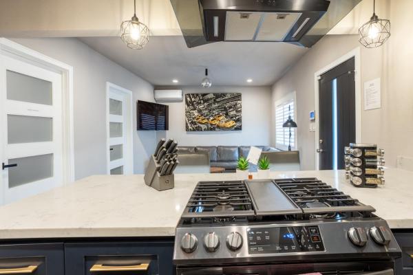 Fam Friendly 2bd 8min From Airport, 4min From Sofi - Vermont Square - Los Angeles