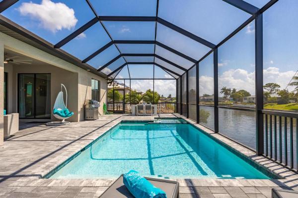 Waterfront W Pool & Hot Tub - Villa Azure - Roelens Vacations - Fort Myers, FL