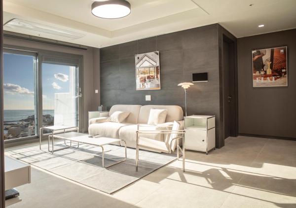 Y Collection By Uh Flat Osiria - Busan