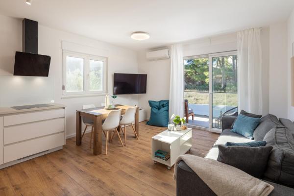 Apartment With Terrace And Parking Near Beach - Podstrana